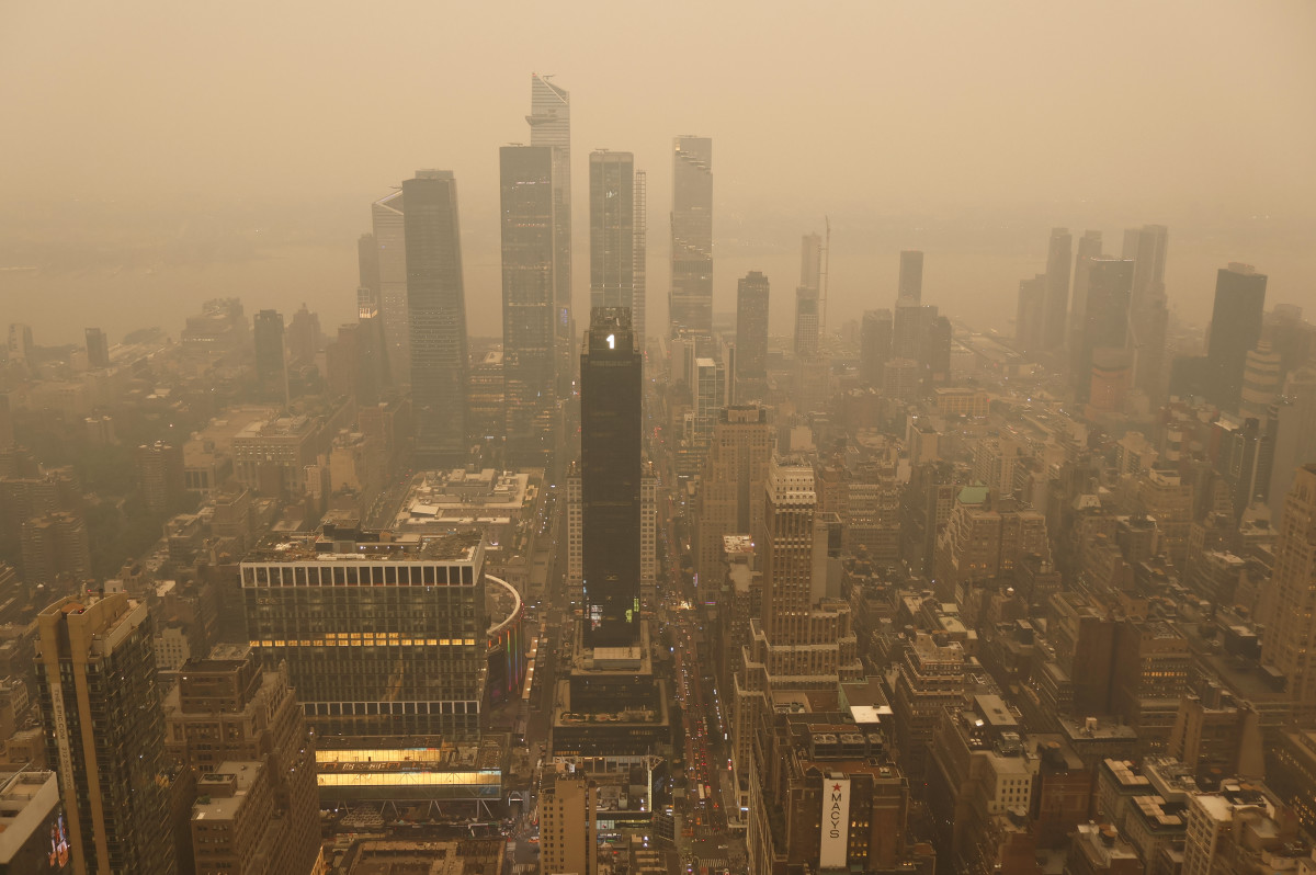 Photos of NYC Landmarks in Wildfire Smoke and Haze