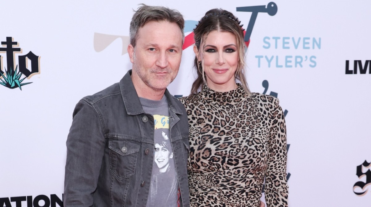 Bob Sagets Widow Kelly Rizzo Fires Back At Critics Of Breckin Meyer Relationship Mens Journal