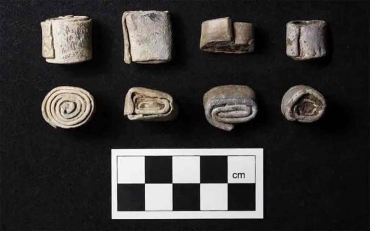 Archaeologists Uncover Mysterious Bronze Age Artifacts in England