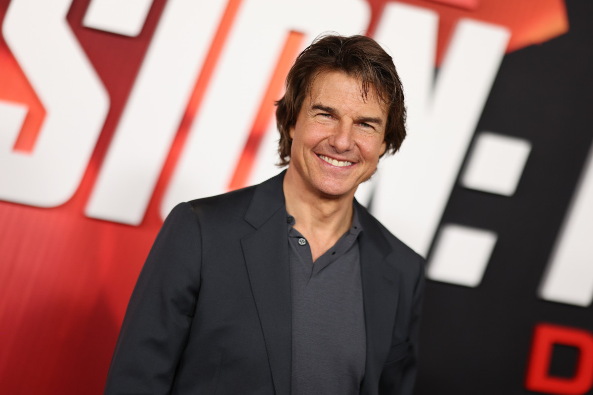 Tom Cruise Seen Dangling From Biplane While Filming New ‘Mission ...