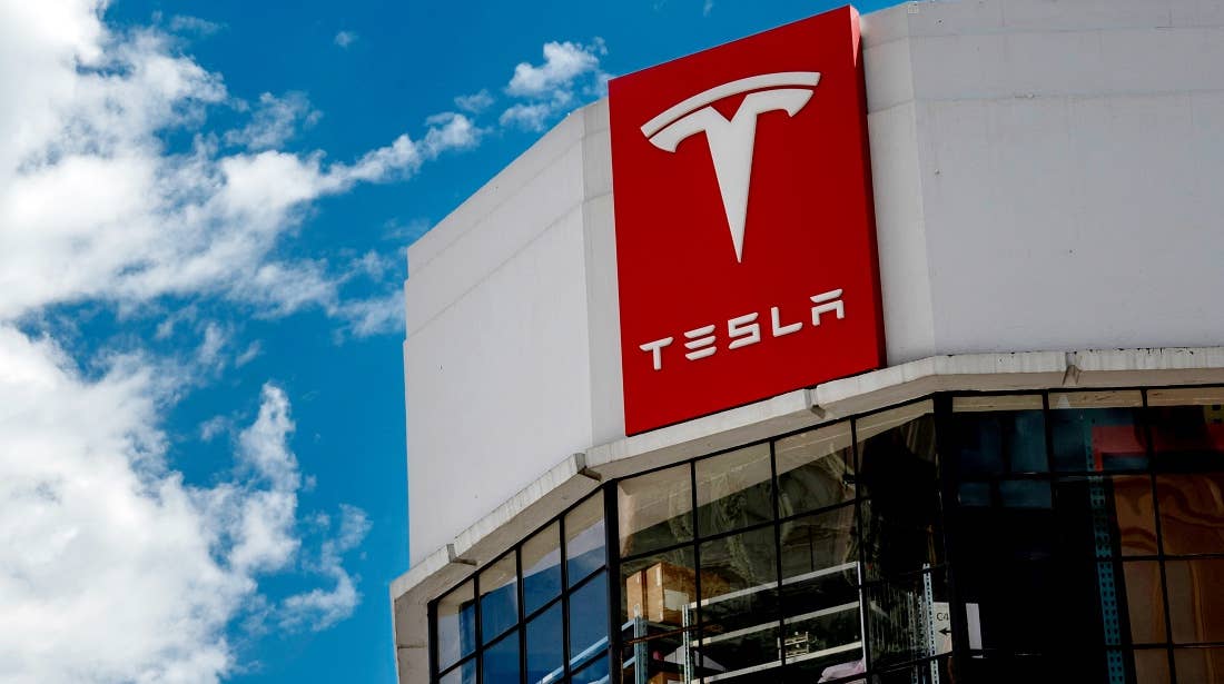 'Cybercab,' 'Robovan,' Optimus Robots Unveiled at Tesla Event