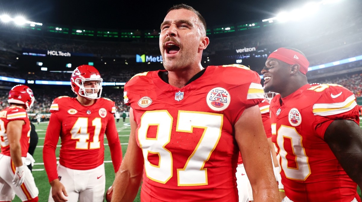 Travis Kelce Responds to Aaron Rodgers 'Mr. Pfizer' Dig