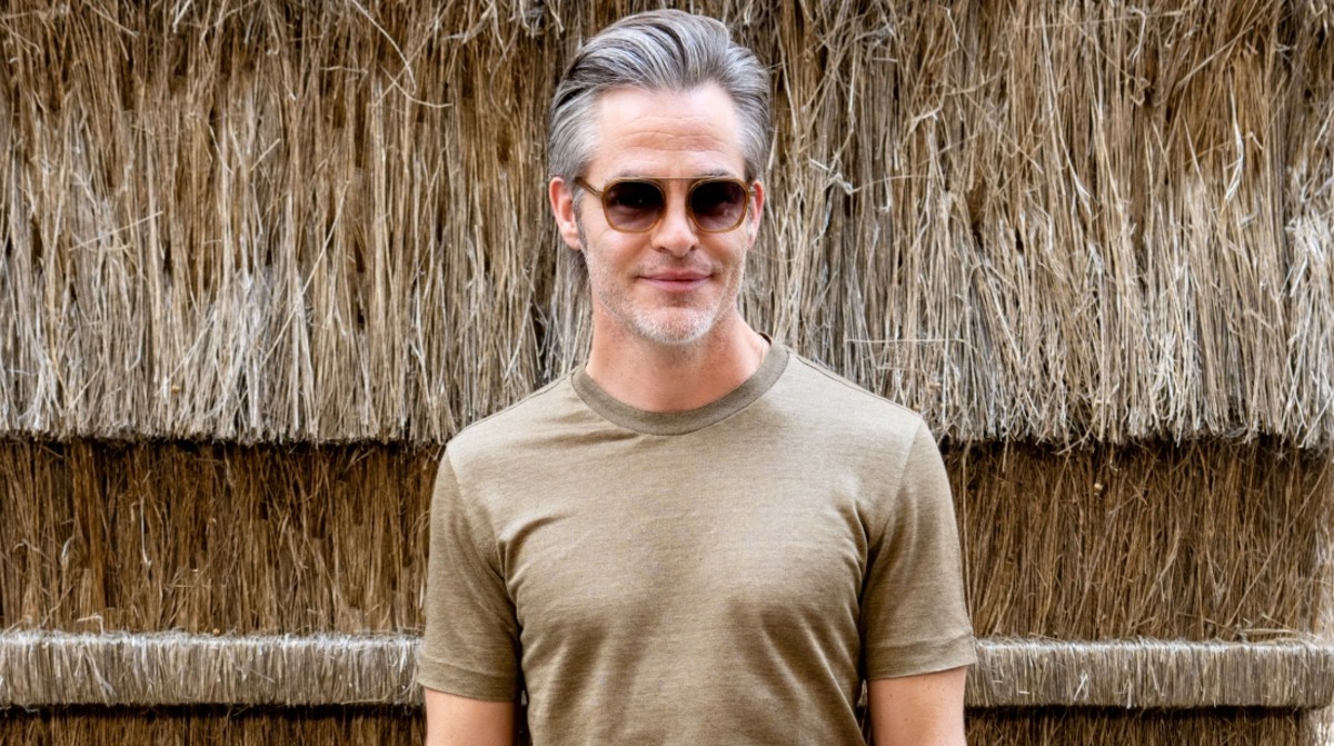 Chris Pine's Rainbow Workout Outfit Sparks Social Media Frenzy - Men's ...