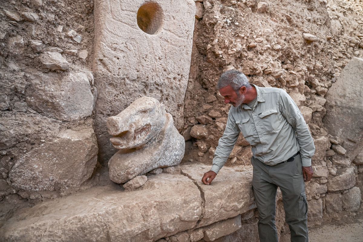 Archaeologists Unearth 11 000 Year Old Statue Clutching Its Own Penis