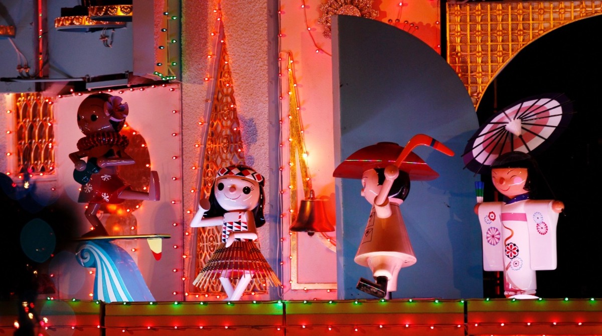 Streaker Causes Chaos on Disneyland's 'It's a Small World' Ride