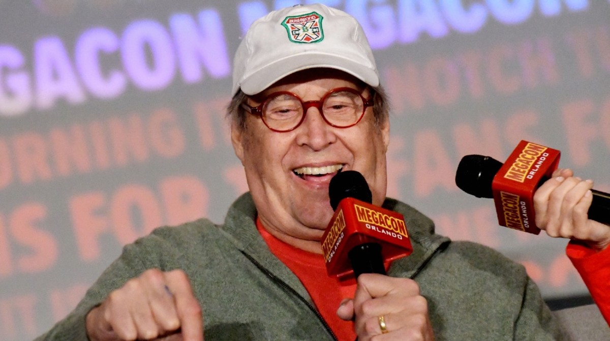 Chevy Chase Falls Off Stage During 'Christmas Vacation' Screening