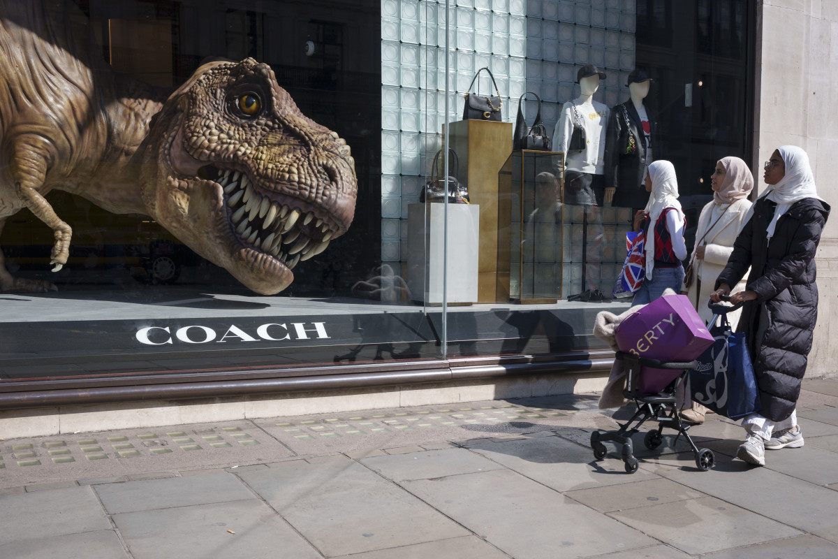 Can Dire Wolf Scientists Bring Back the Dinosaurs & Woolly Mammoth?