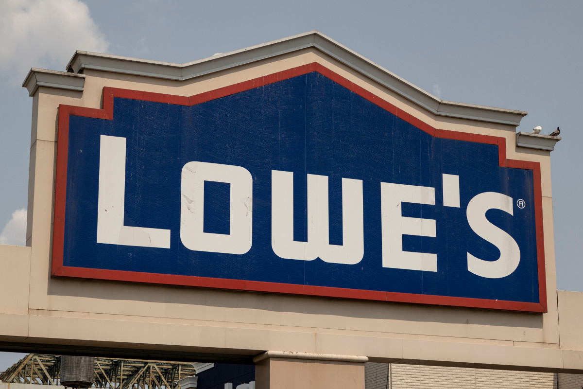Lowes Stores Closing for 24 Hours: Here’s Why
