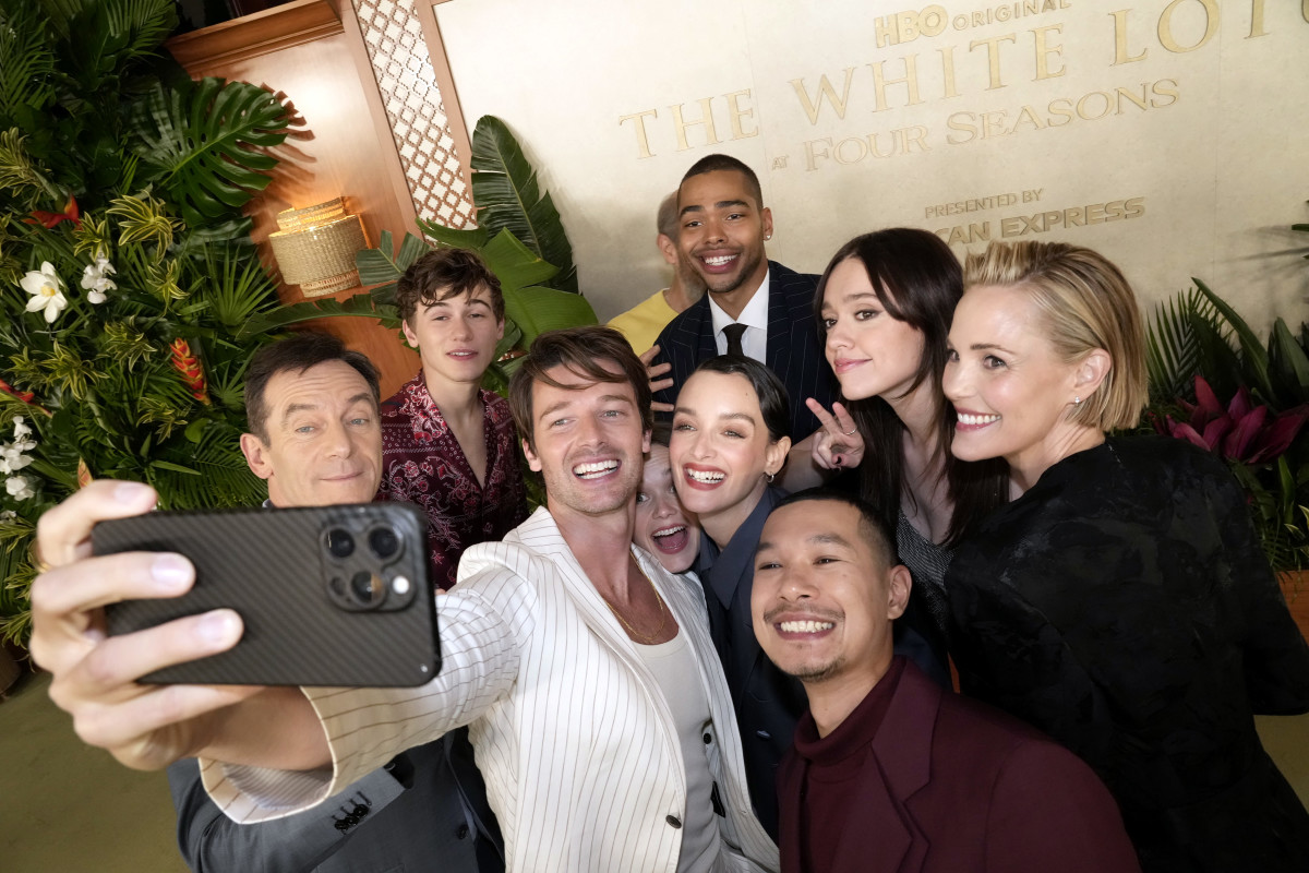 'White Lotus' Duo Reunites for Venmo Commercial