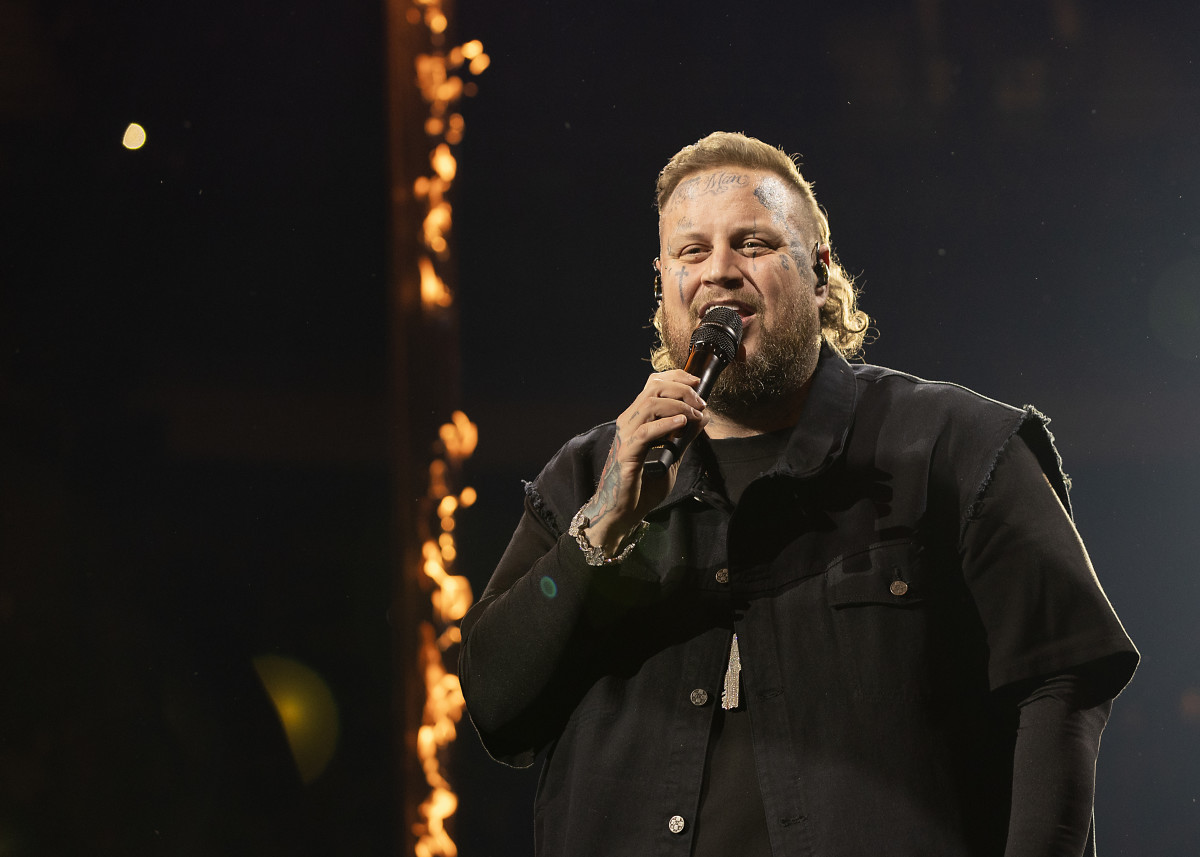 Jelly Roll Turns Heads in New Post