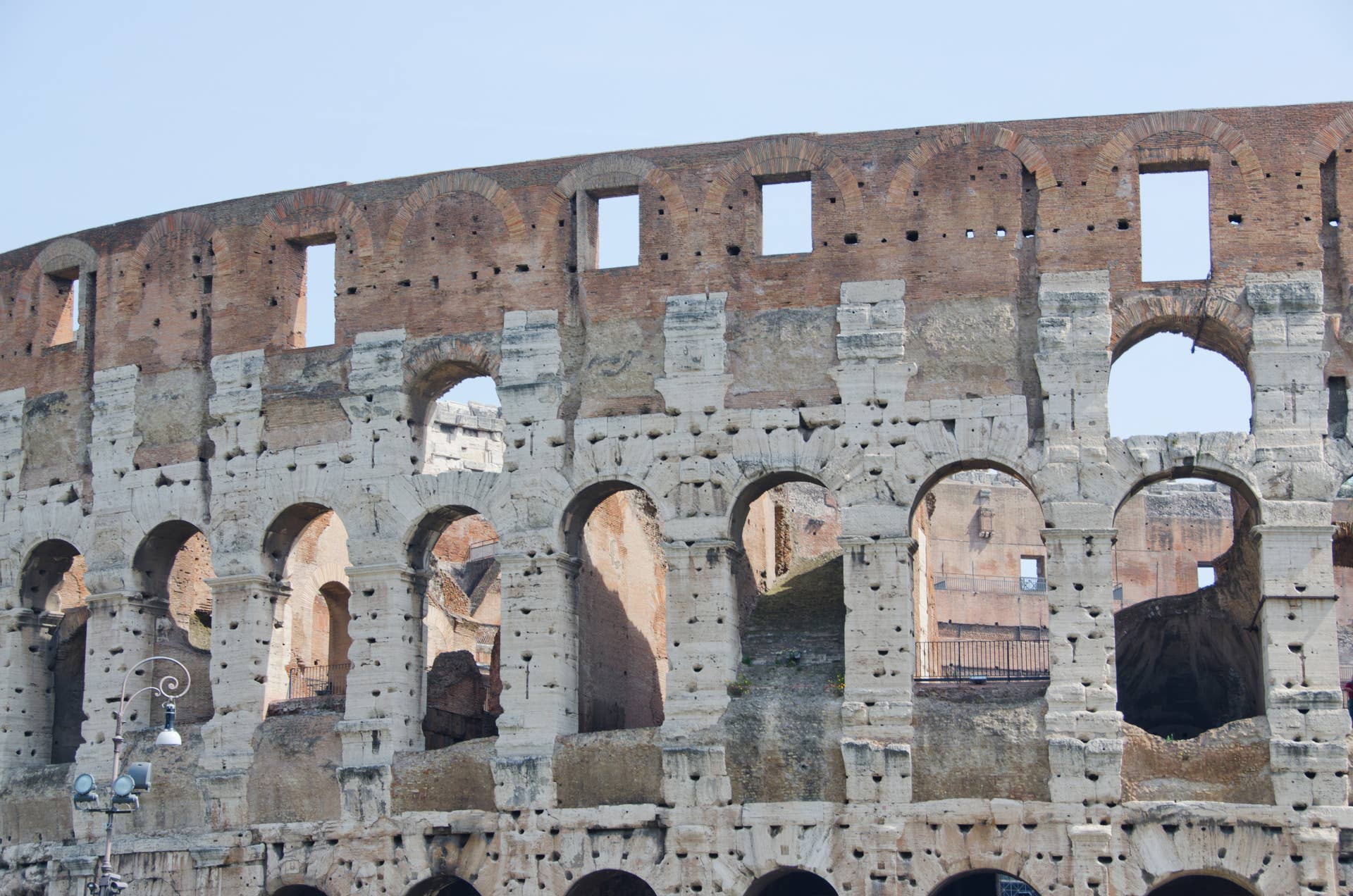 Archaeologists Find Chilling Evidence of Battle Between Lion and Gladiator