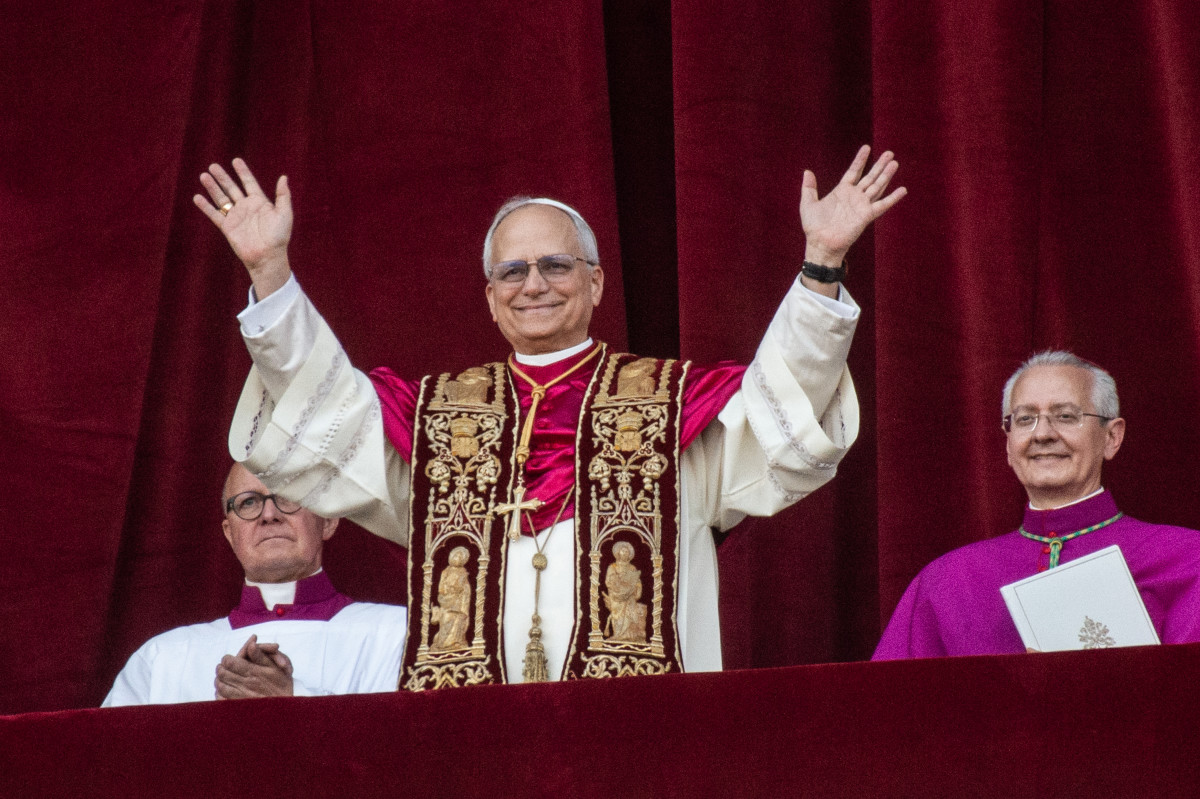 Photo of Pope Leo XIV Repping MLB Team Goes Viral