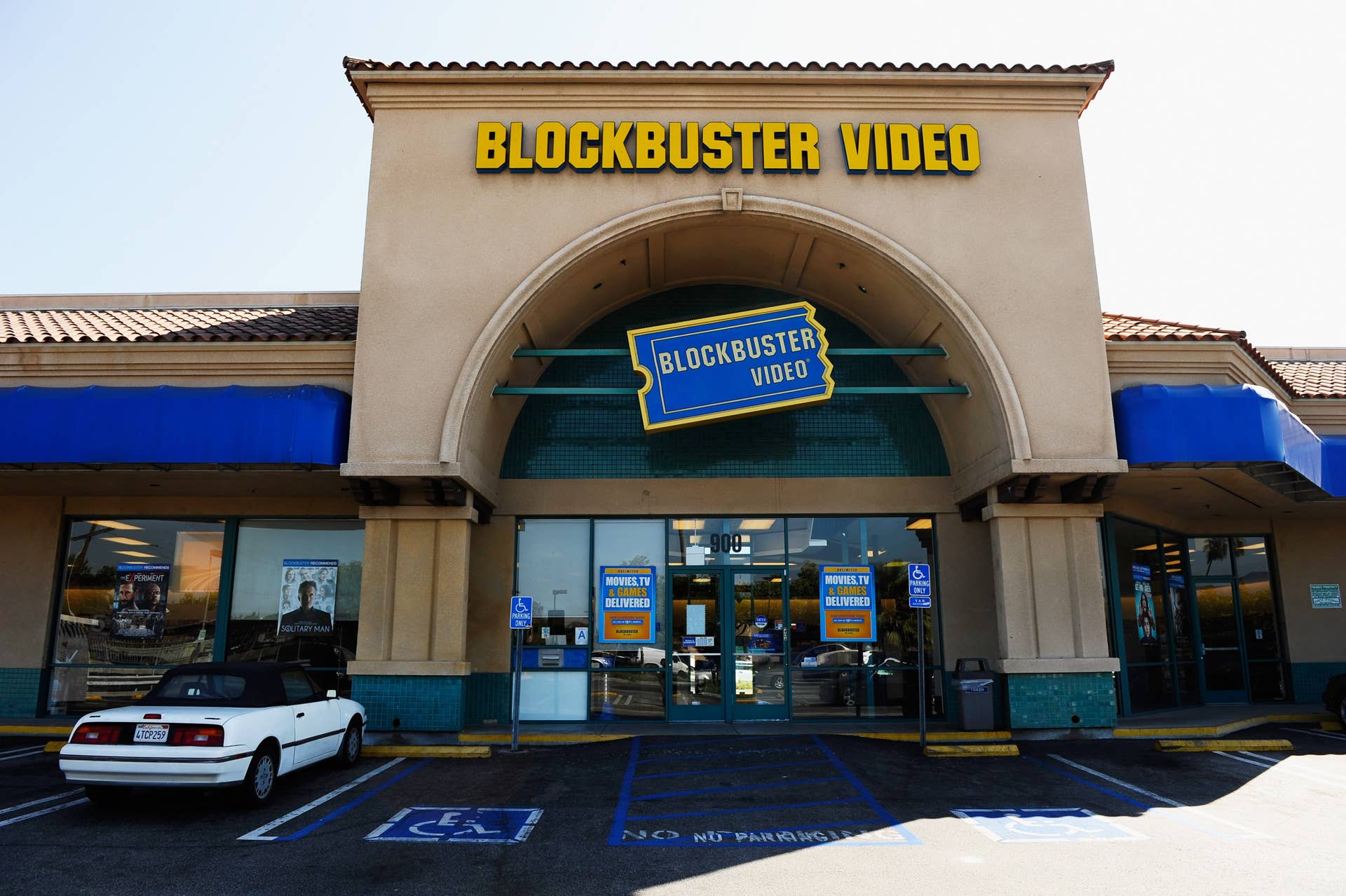 Last Blockbuster Store on Earth Develops a Loyal Following