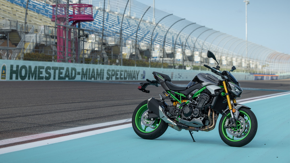 New 2025 Kawasaki 2025 Z900 SE Streetfighter Motorcycle