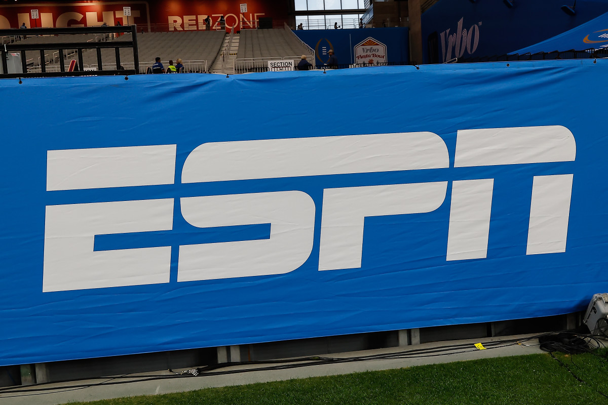 College Sports Mainstay Mark Packer Announces Retirement