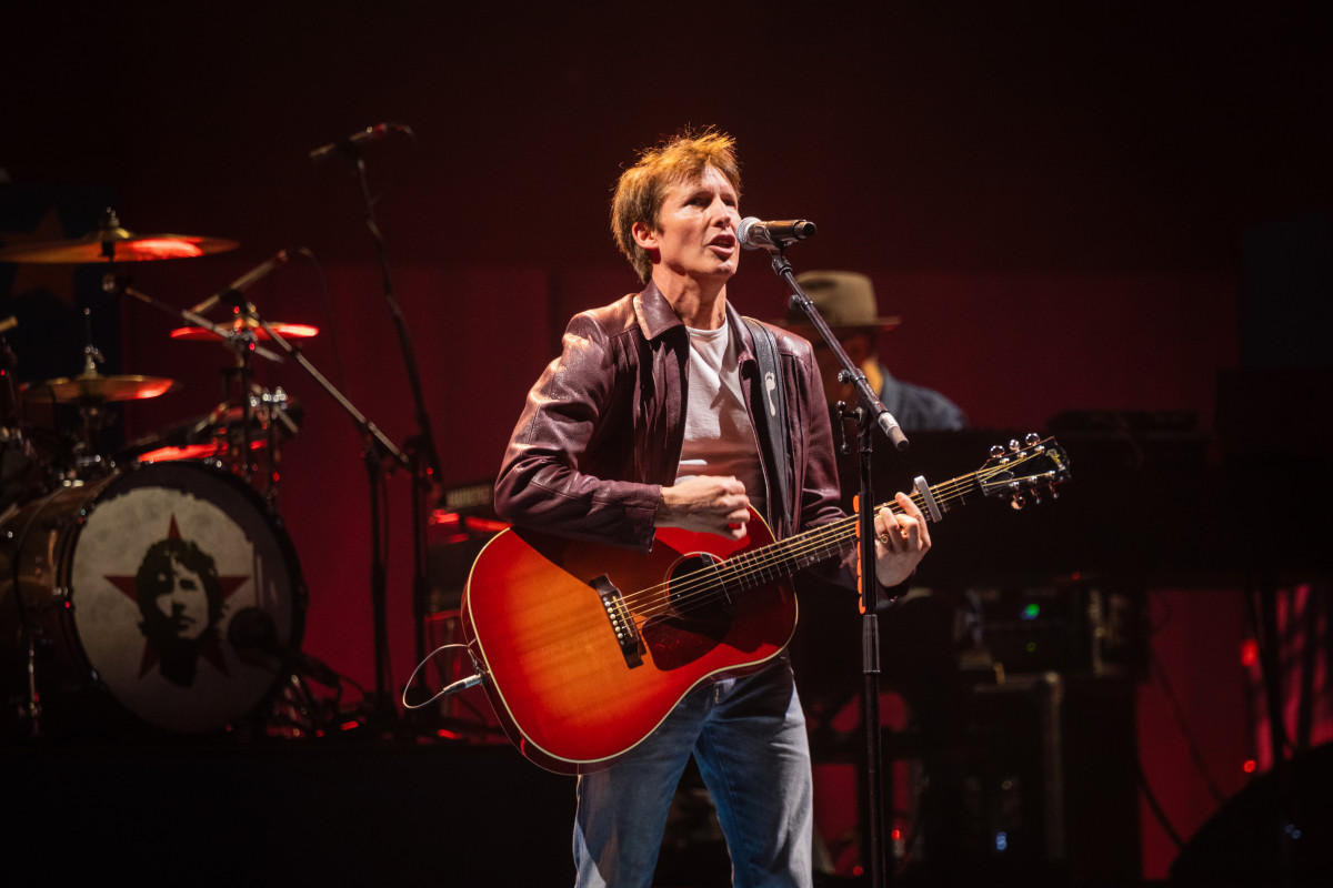 James Blunt Celebrates 20th Anniversary of “You’re Beautiful”