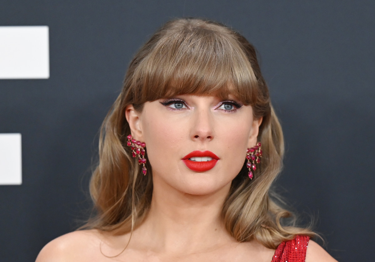 NFL Star Has 6-Word Message for Taylor Swift