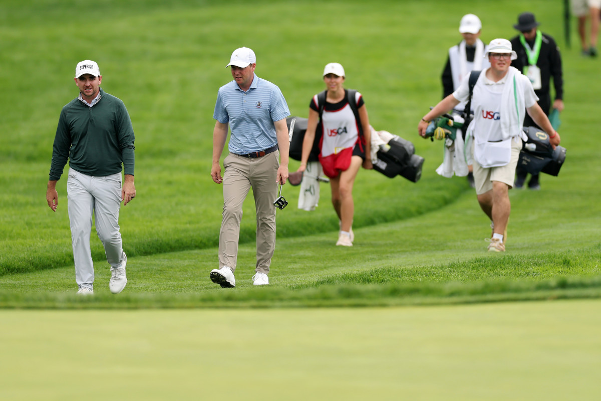 Golfer, Caddie Wife Going Viral During U.S. Open