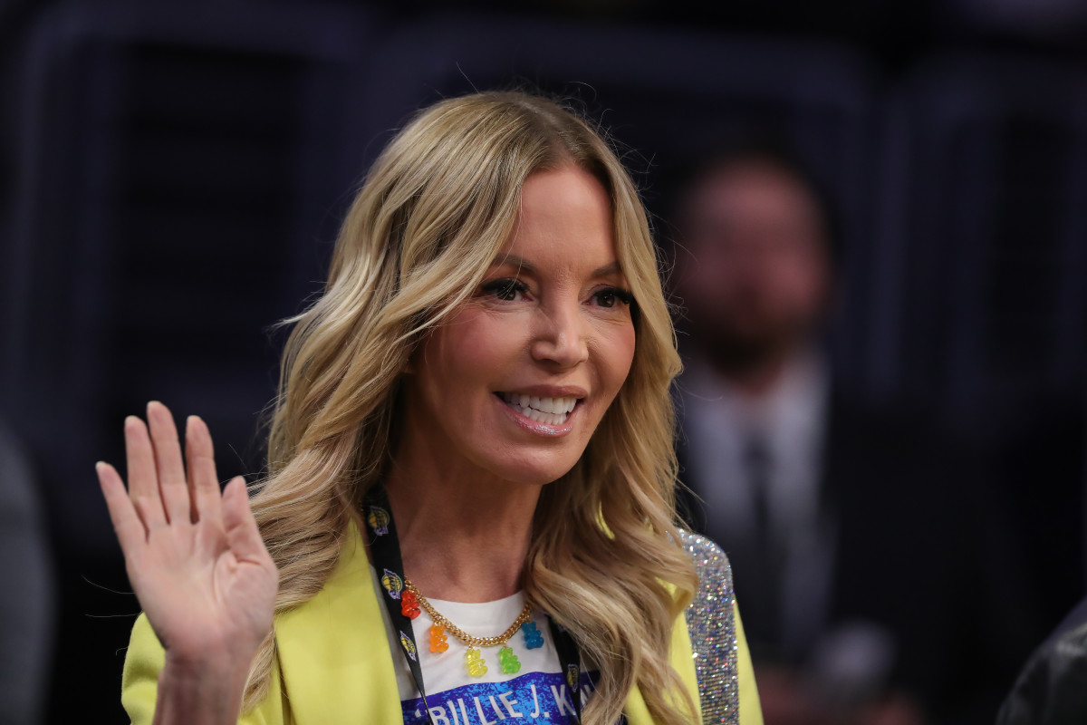 Buss Family to See Astonishing Profit After Sale of Lakers
