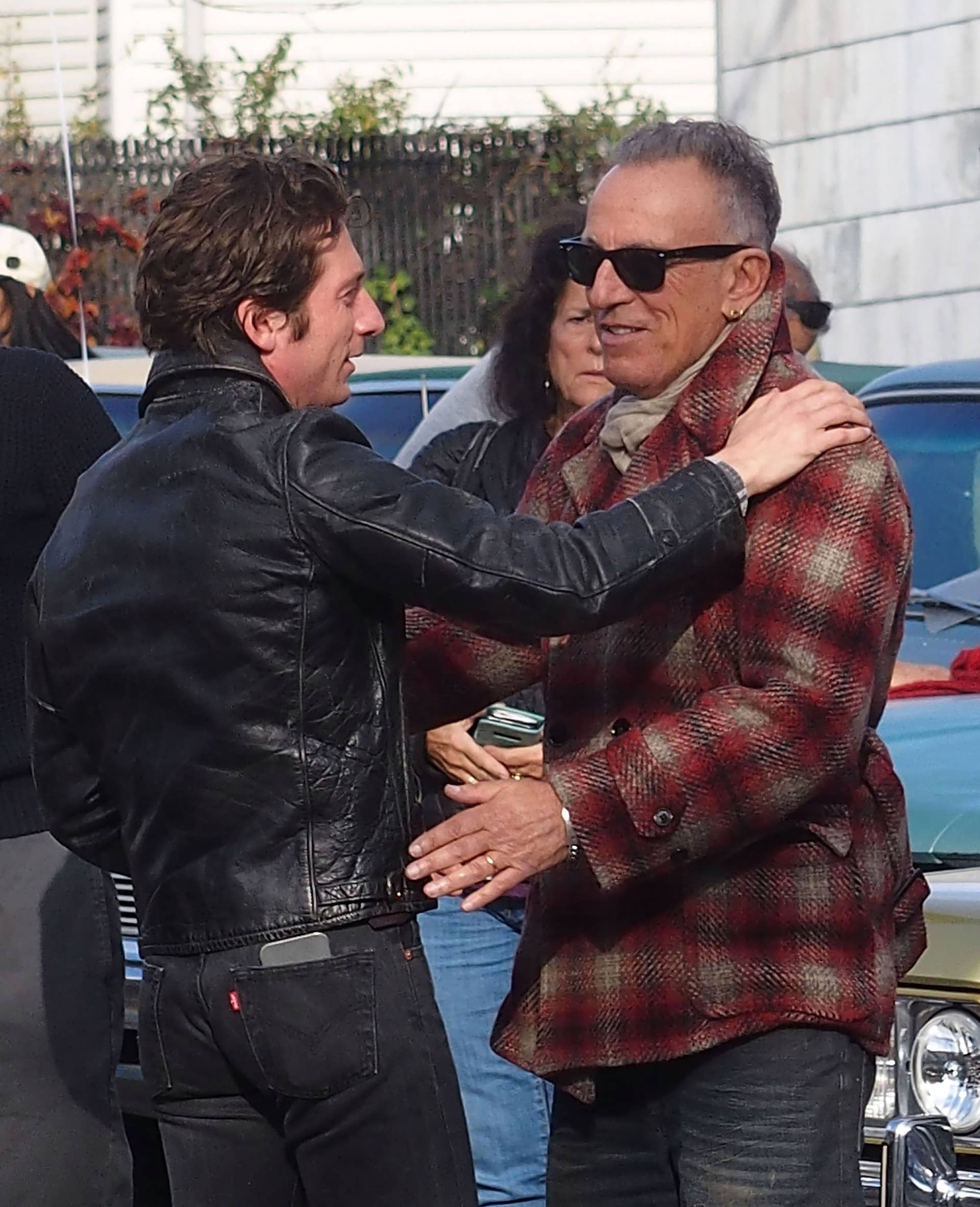 New Film Trailer Reveals Jeremy Allen White's Transformation Into Bruce ...