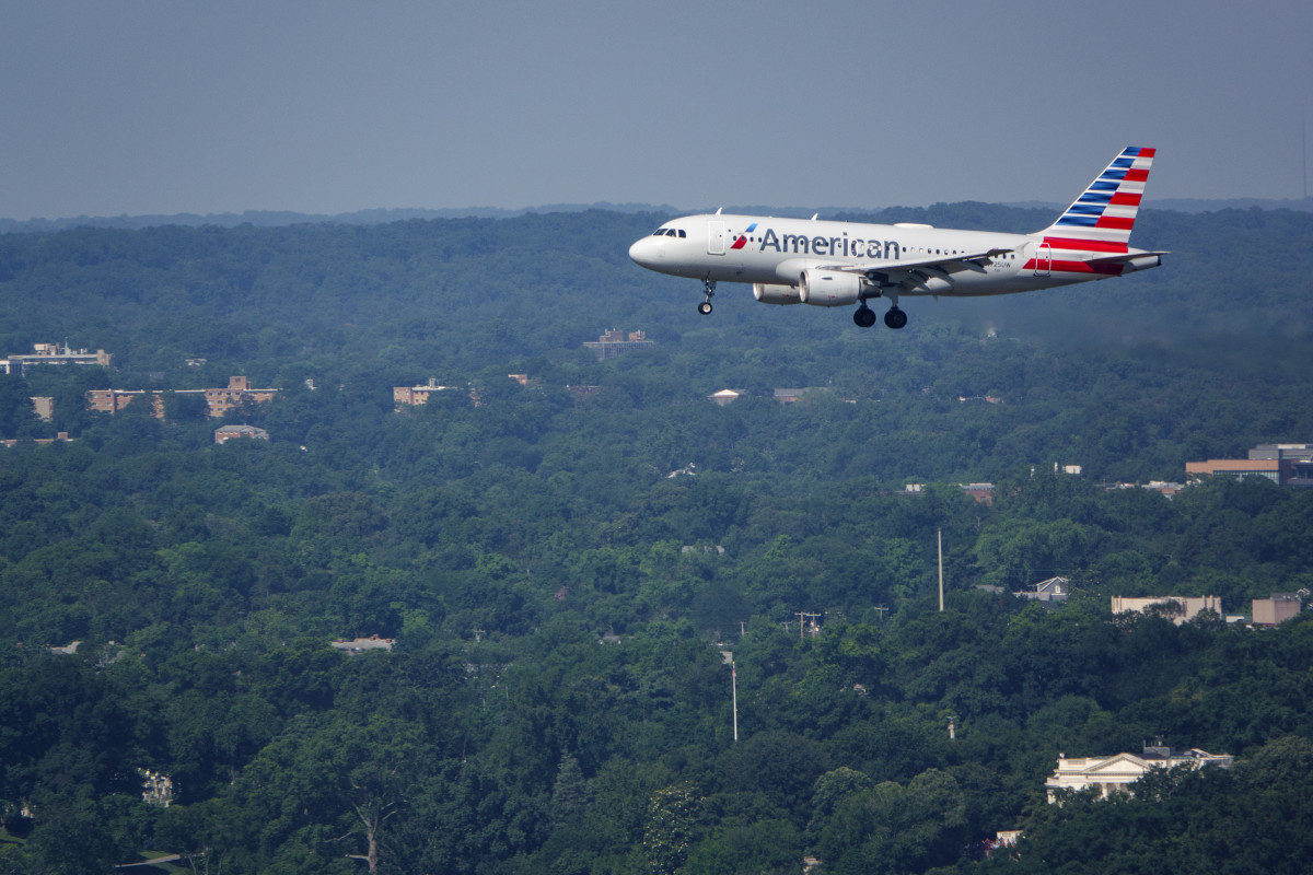 5 Hospitalized Due to Intense Turbulence During American Airlines Flight