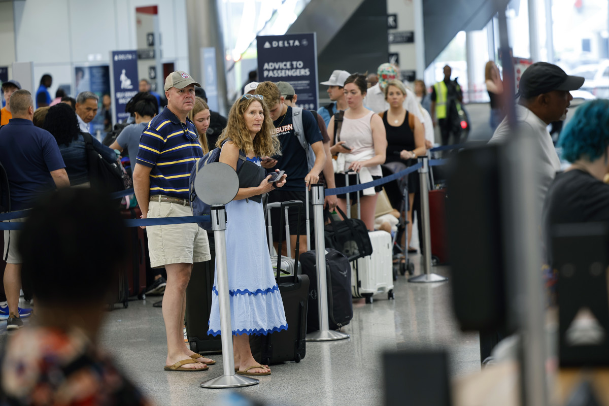 Major U.S. Airport Cancels Nearly 400 Flights Amid Busy July 4th Travel
