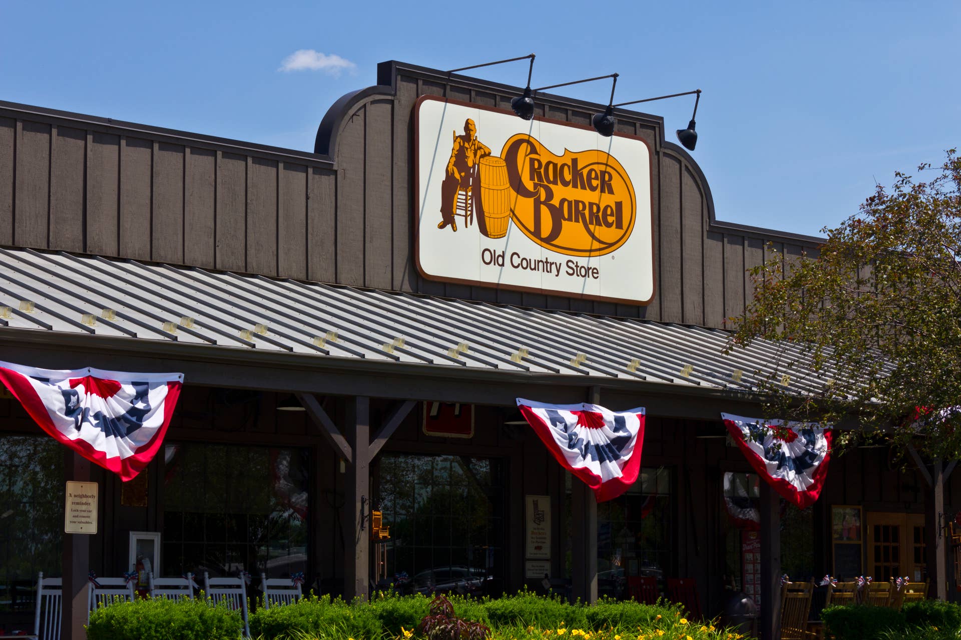 Cracker Barrel's Renovated Restaurant Interiors Draw Mixed Reviews
