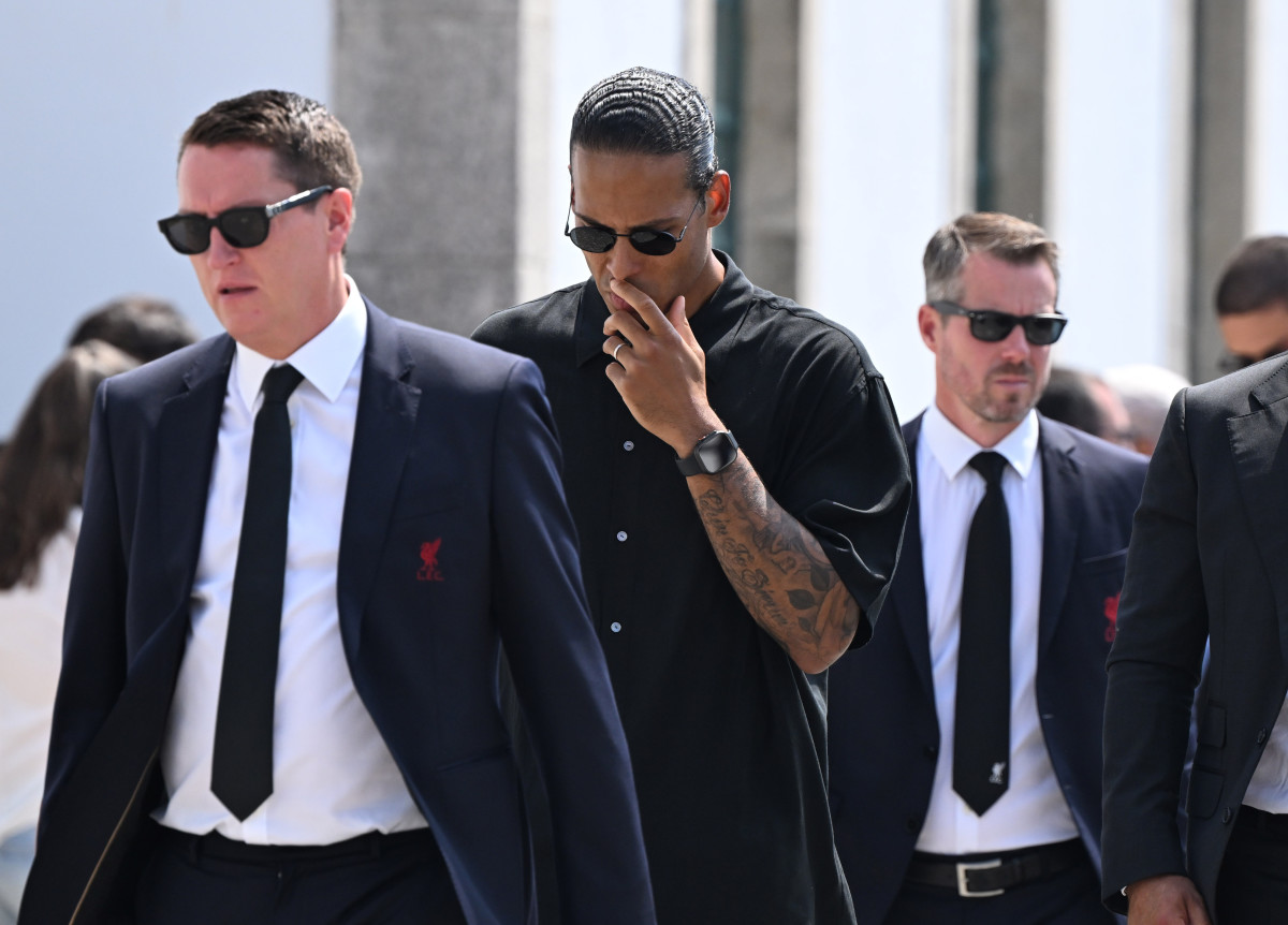 Diogo Jota Funeral: The Heartbreaking Message His Liverpool Team Left ...