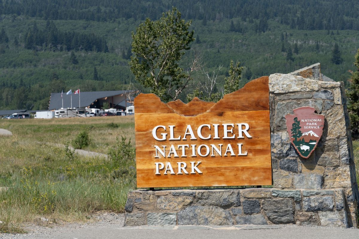 3 Hikers Tumble Into Gorge Along Iconic National Park Trail ...