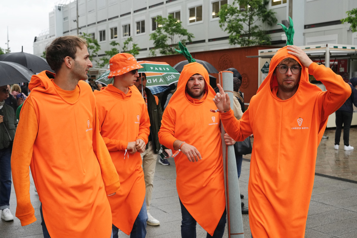Why Jannik Sinner Is Followed by People Dressed as Carrots