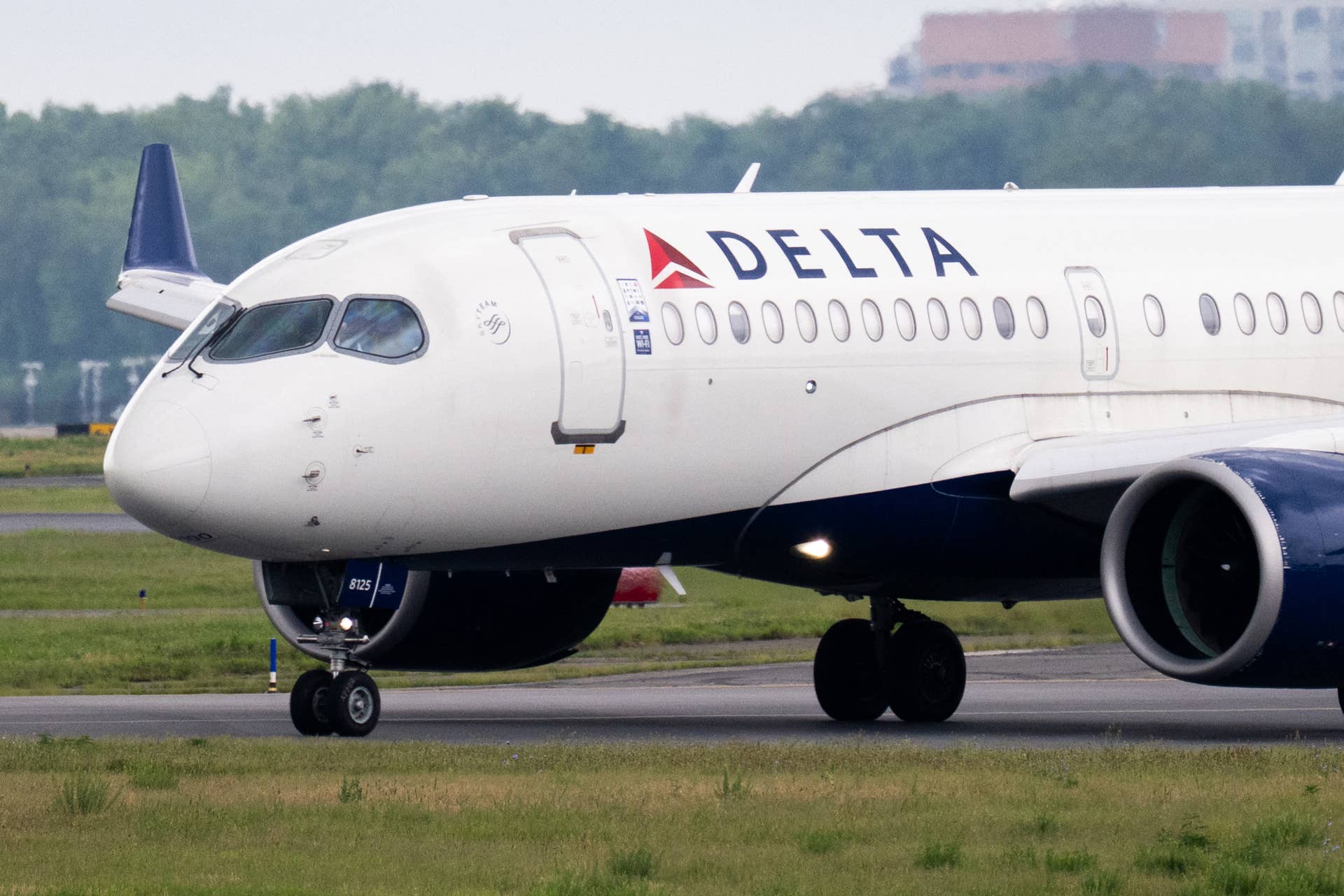 Former NFL Star Kicked Off Delta Flight Releases Statement