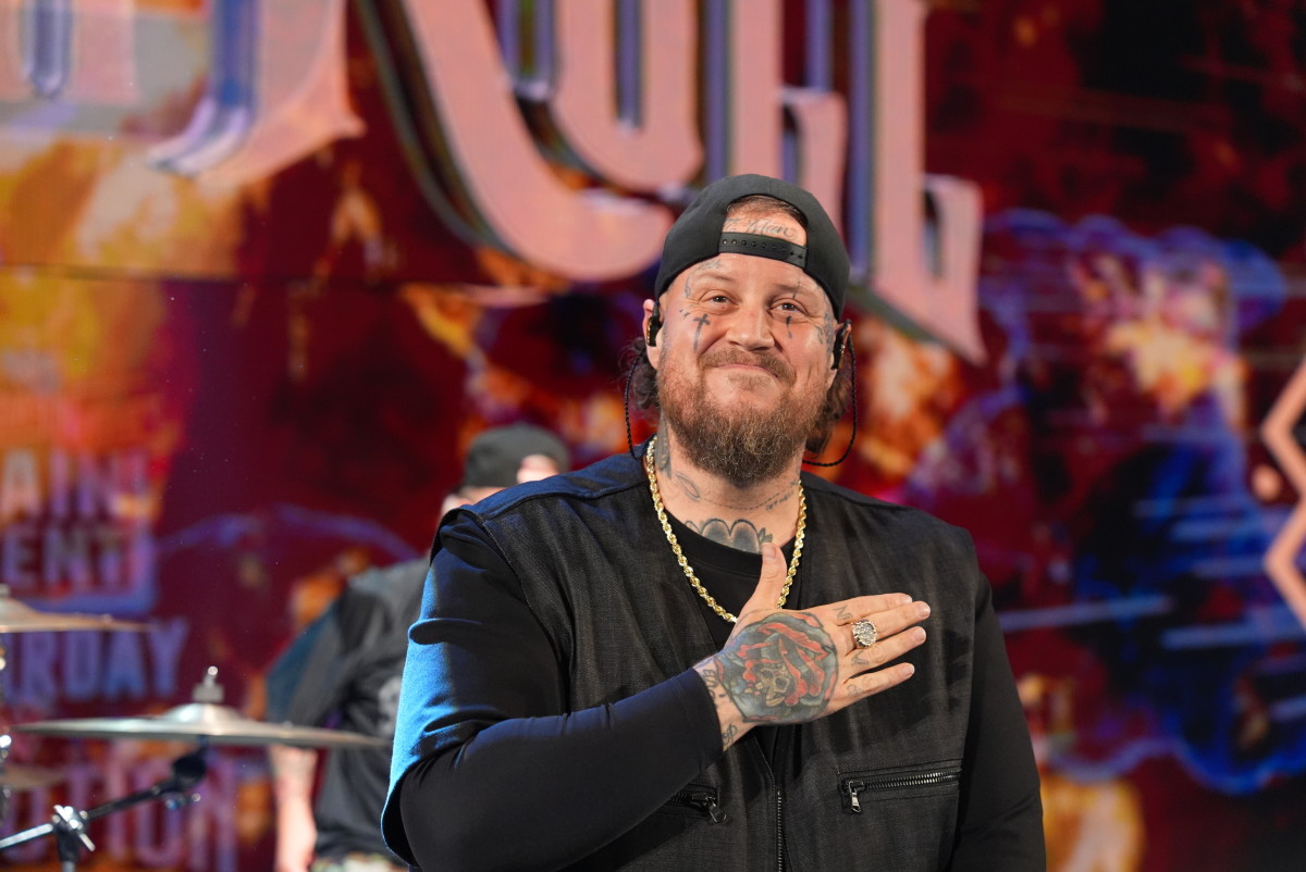 Jelly Roll Mourns Loss of Rock Legend With 6 Heartbreaking Words