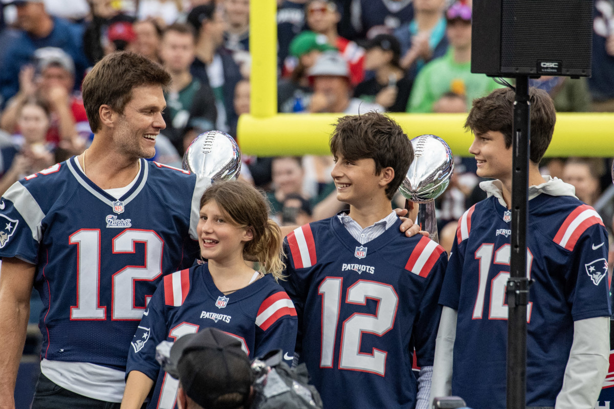 Tom Brady Posts Rare Family Pic With Look-Alike Sister