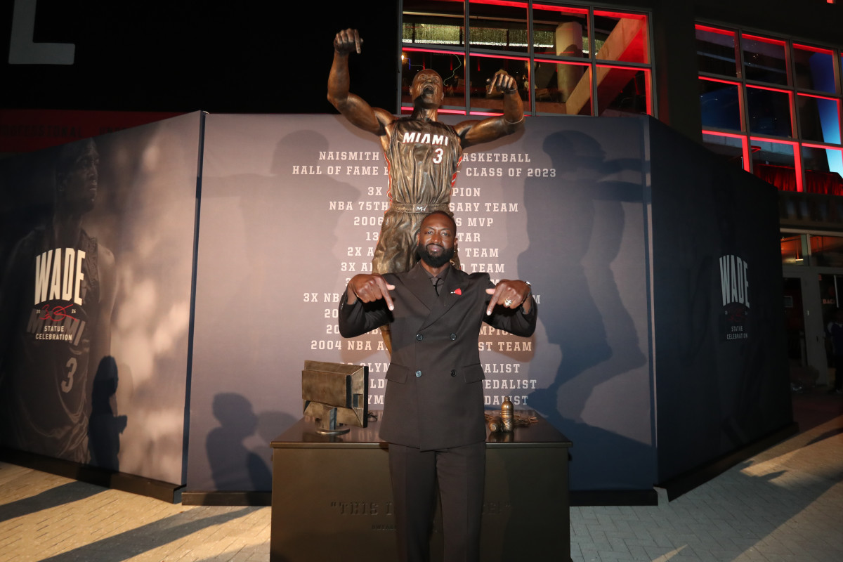 Dwyane Wade Statue Sculptor Defends Work Amid Fan Backlash Mens Journal
