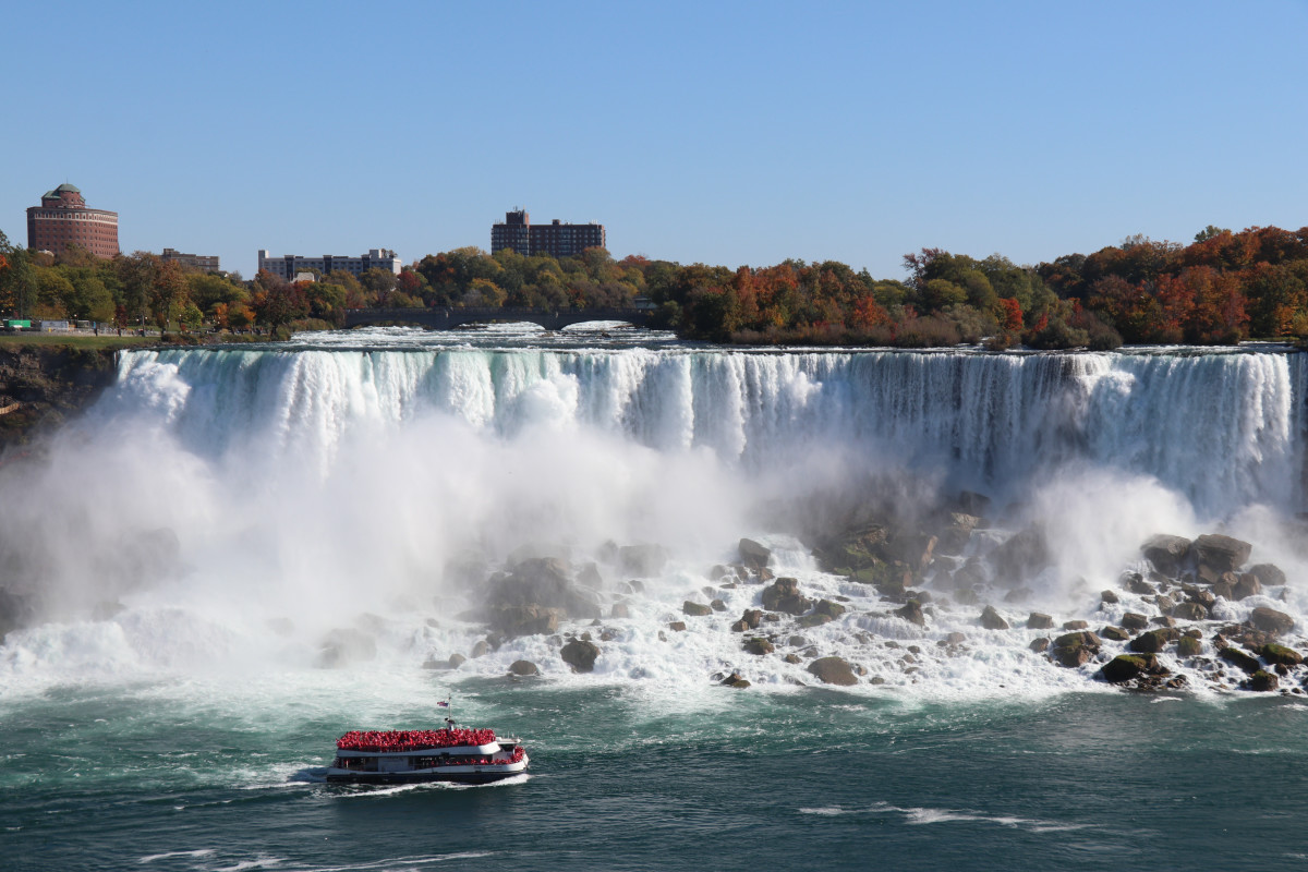 Mother, Two Children Jump Off Niagara Falls, Police Say