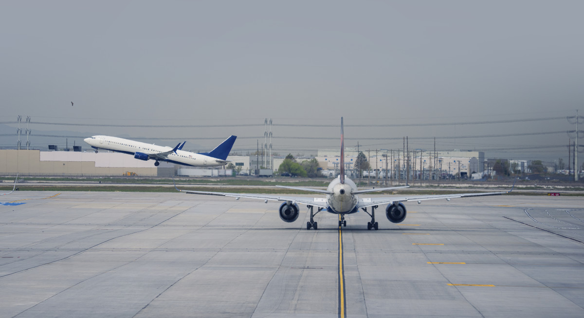 Gonzaga Basketball Team's Plane Nearly Collides With Delta Jet at LAX