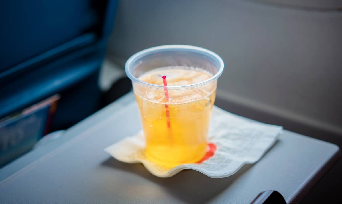 Expert Shares Tips for Getting Free Drinks on Your Next Flight - Men's ...
