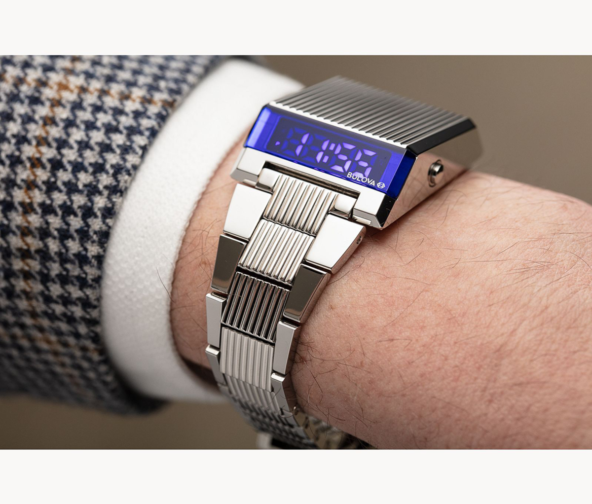 3 Best Computron Watch Alternatives That Recall the '70s