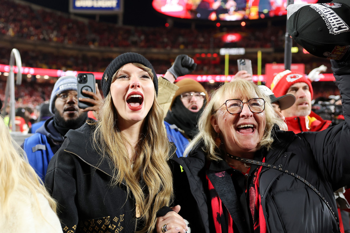 Travis Kelce's Mom Sparks Strong Reaction With Taylor Swift Post