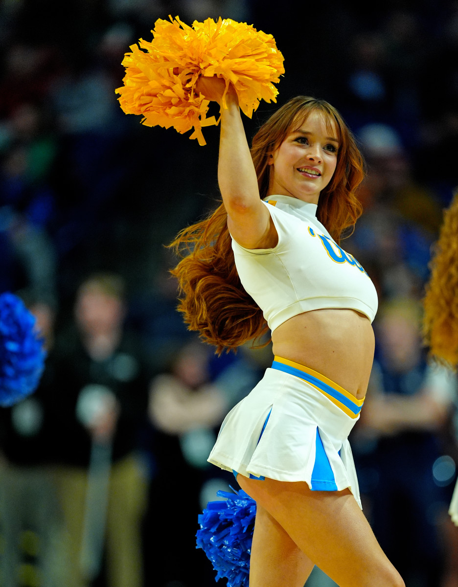 UCLA Cheerleaders Stun Crowds With Revealing Outfits, Dance Moves