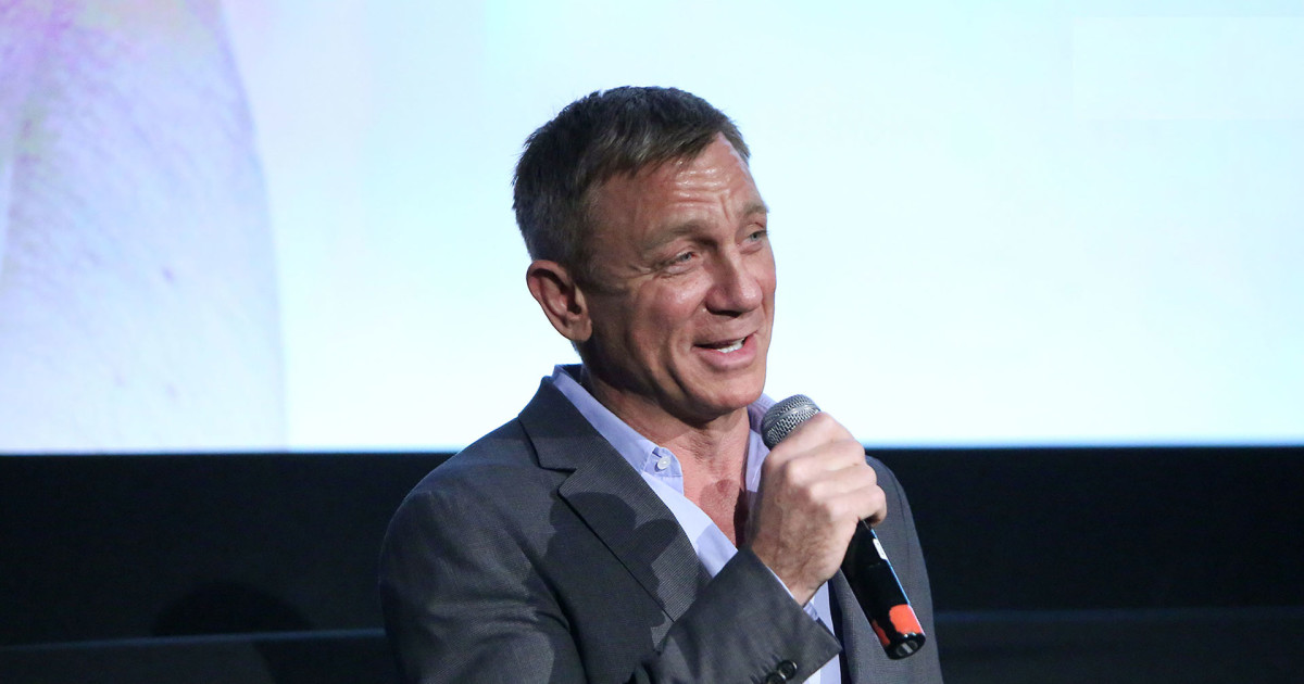 Daniel Craig's 6 Best 'SNL' Sketches, Accents, and Wigs - Men's Journal