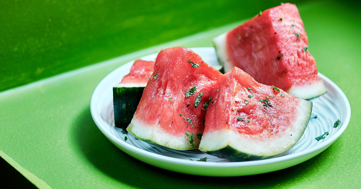 9 foods that will beat belly bloat in 2 days - Men's Journal