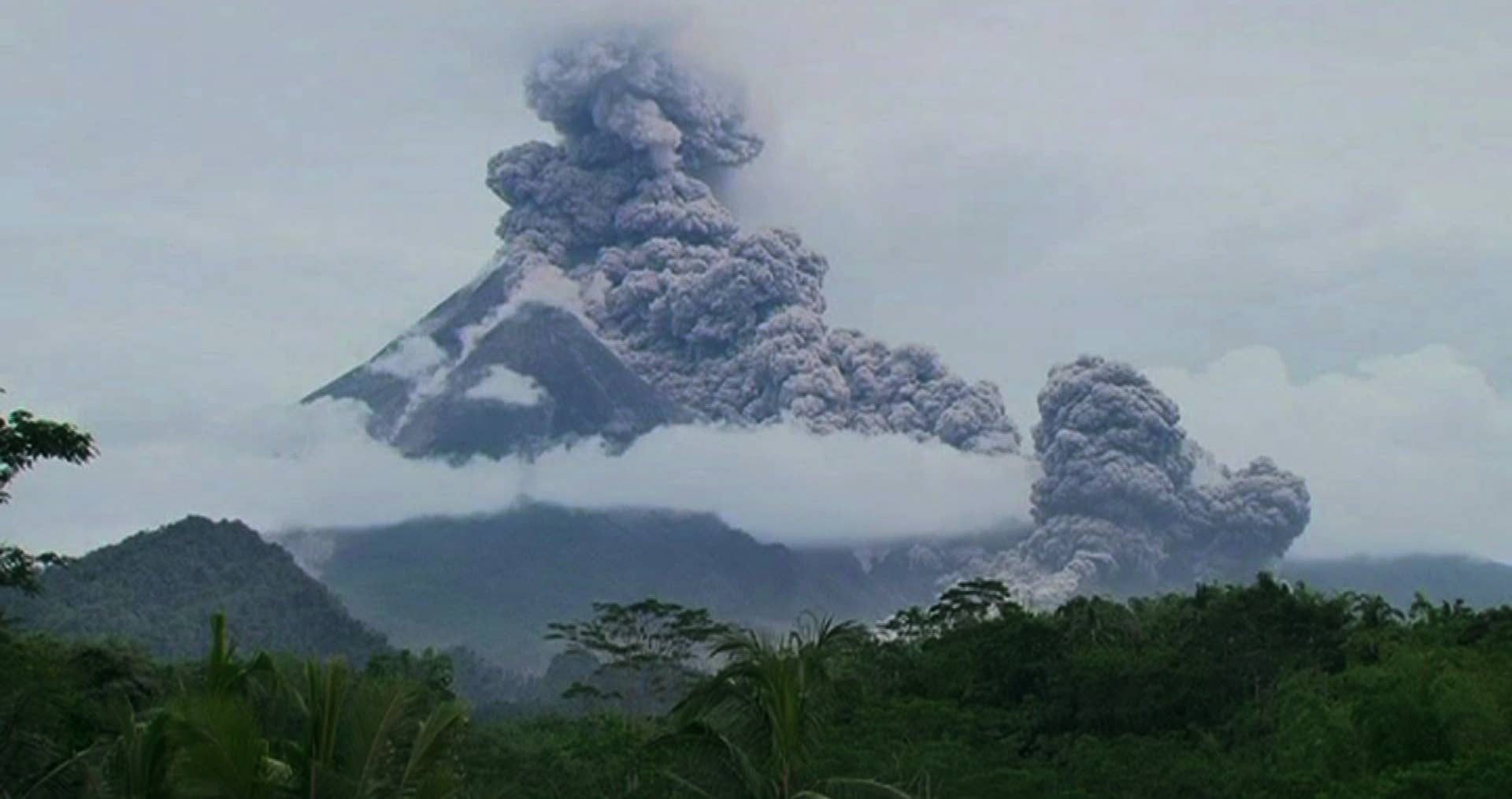 What We Learned from Werner Herzog’s New Movie About Volcanos - Men's ...