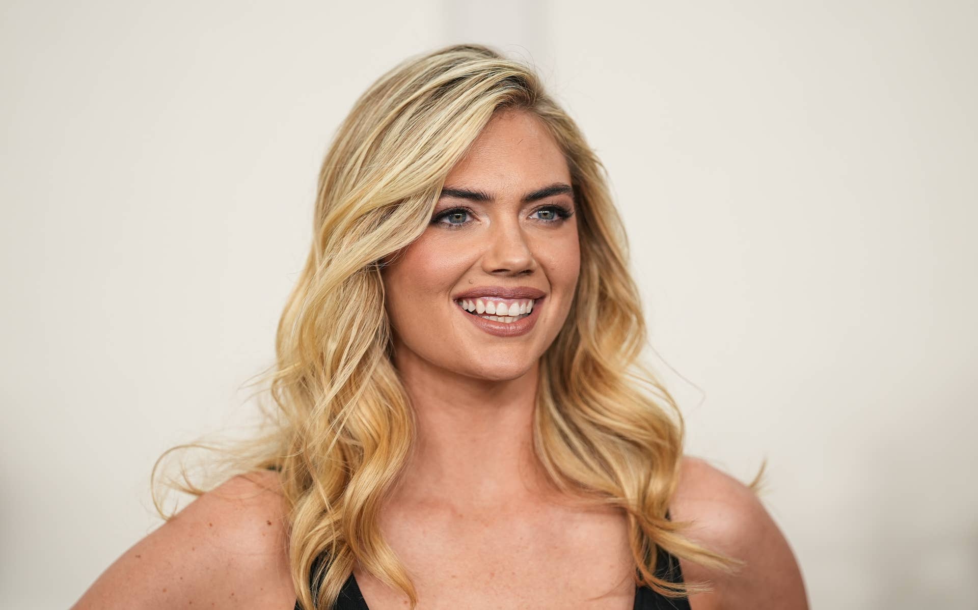 How Kate Upton Got Beach-Ready for Her 'SI Swim' Cover Shoot - Men's ...