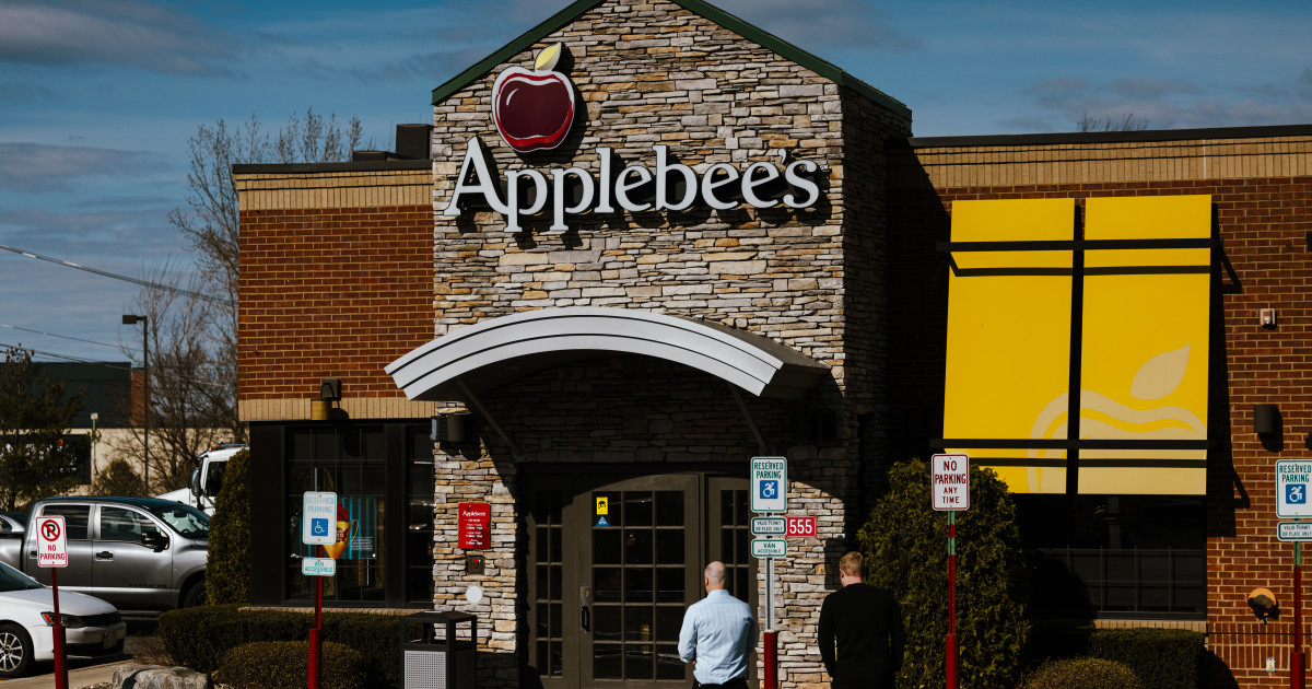 Beloved Restaurant Chains Close Key Locations on Same Day - Men's Journal