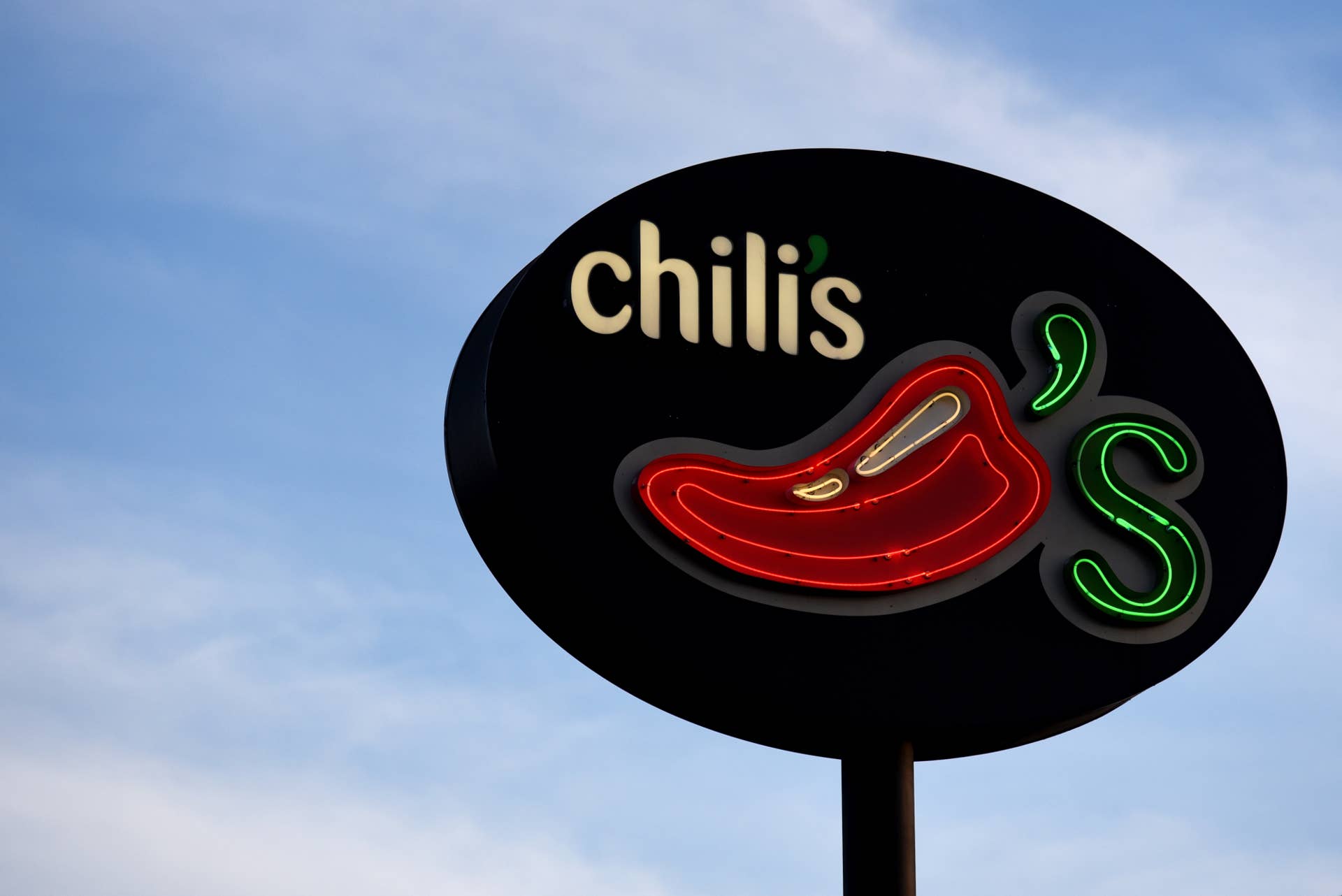 Popular Food Chain's Cryptic Post Has Internet Buzzing - Men's Journal