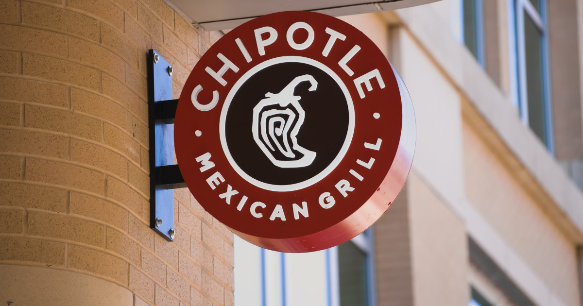 Chipotle Launches First-of-Its-Kind College Rewards Program - Men's Journal