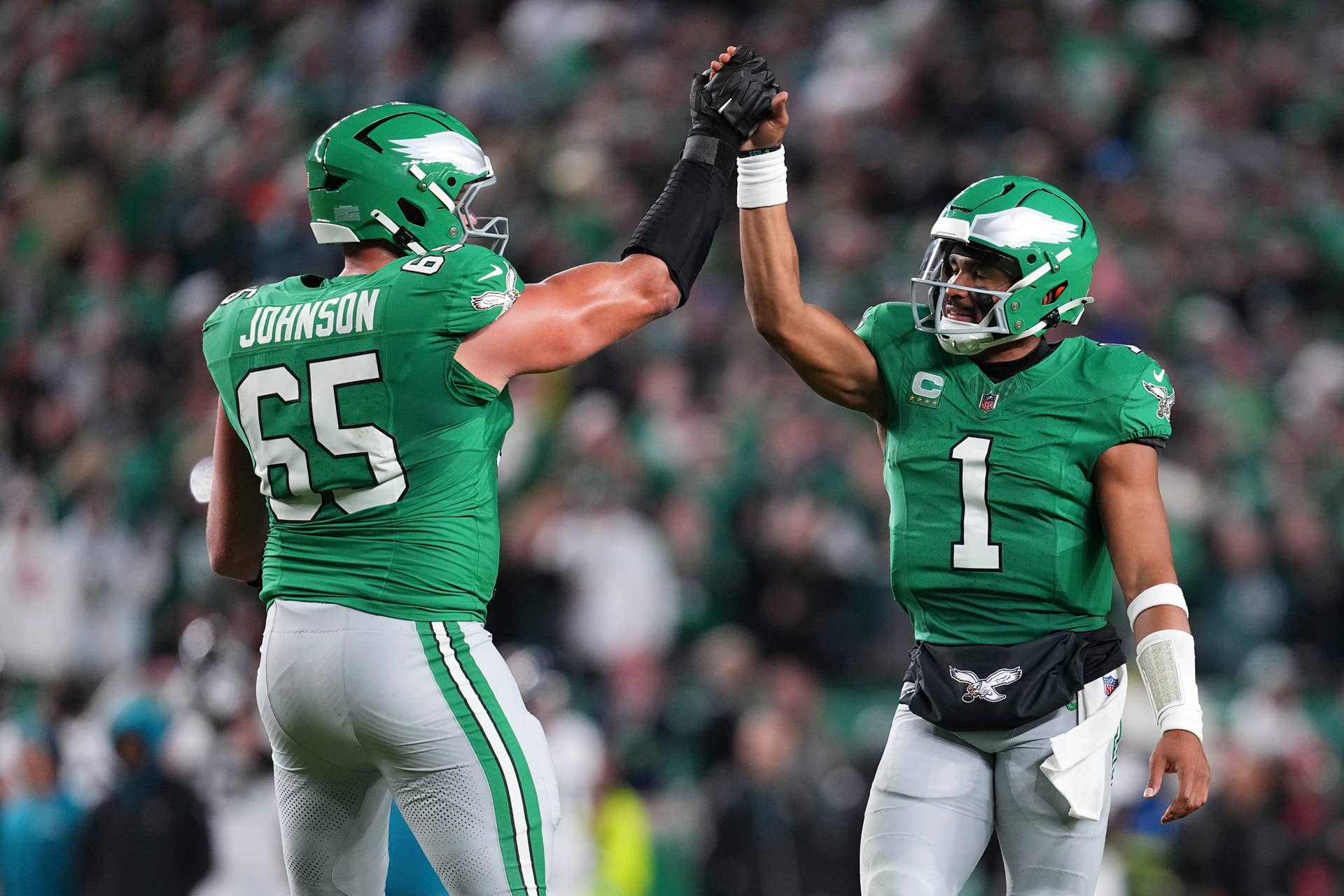 Eagles Star's Offseason Workout Catches Attention - Men's Journal
