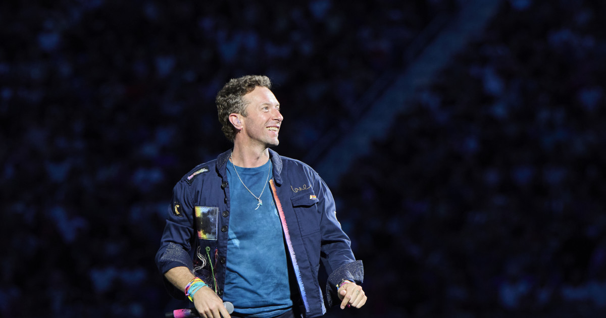 Coldplay's Chris Martin Cracks Joke About Astronomer CEO Controversy ...