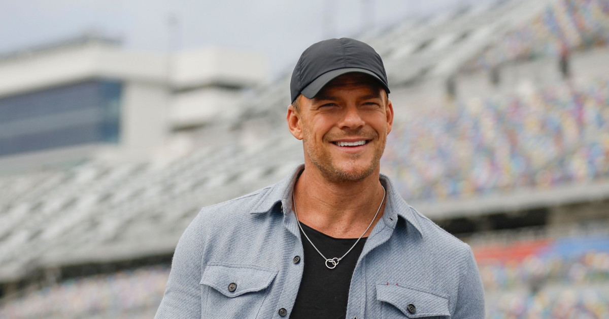 Alan Ritchson's Net Worth Feels Right for a Real-Life Reacher - Men's ...